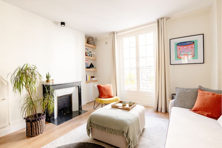 Charming, In The Heart Of Paris - Párizs