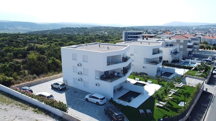 Two-bedroom Apartment With Terrace - Stara Novalja
