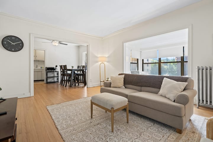 Plaza Historic 2 Br Apartment - Kansas City, MO