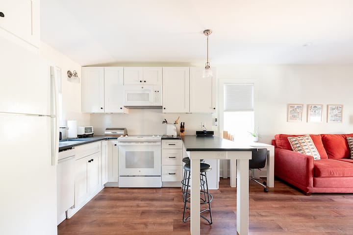 Charming Apartment, 1 Block To Duke East Campus! - ダーラム, NC