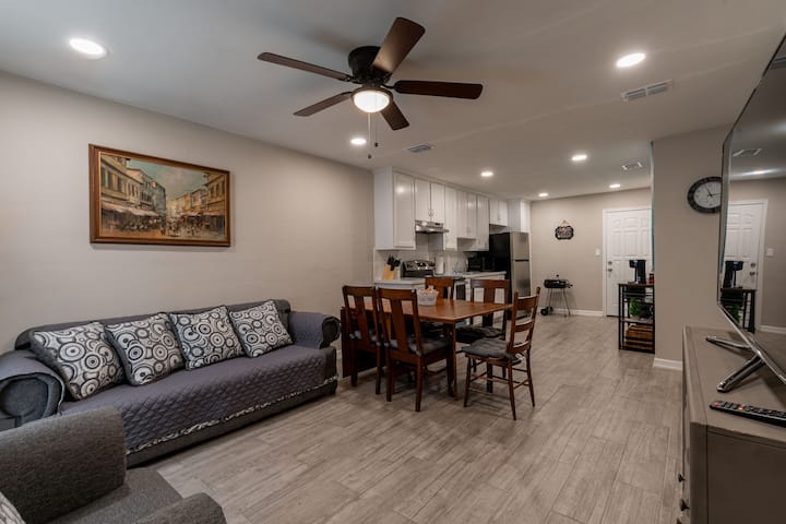 3 Mins From Downtown Mcallen! 5 Star Stay! U1 - McAllen, TX