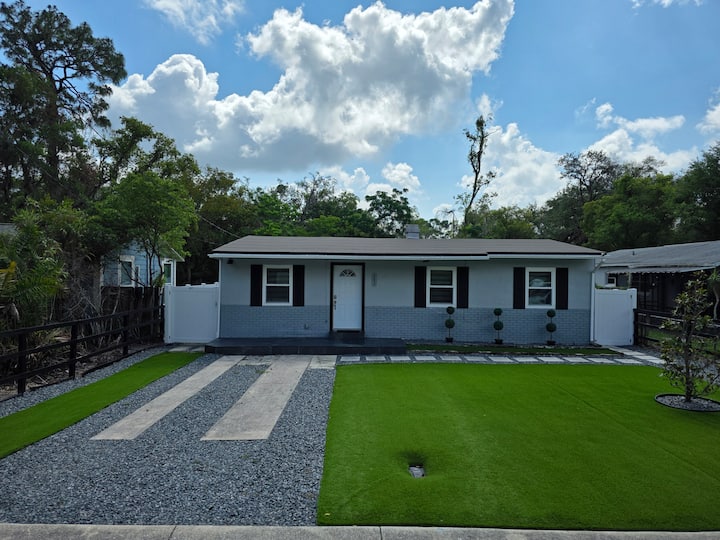 Cozy Downtown Lake Mary House - Lake Mary, FL