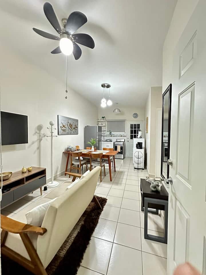 C.s Apartment One 
Moderno Y Acogedor - Managua