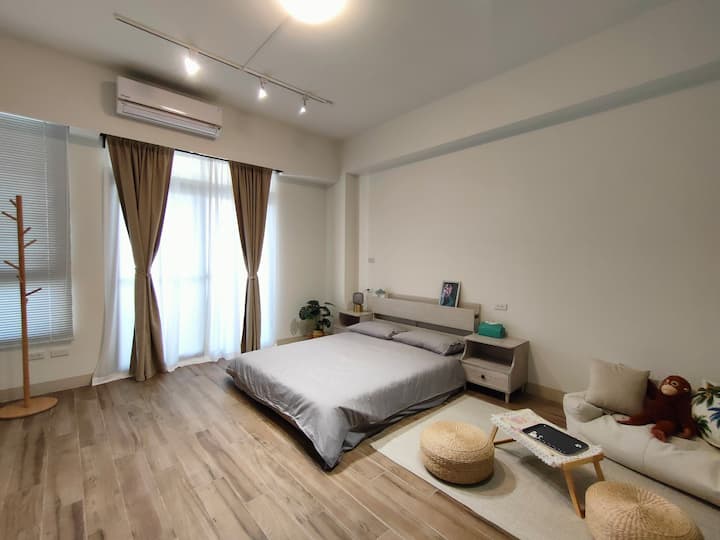 夏日森林(共用衛浴)/演唱會/好停車/房新/近7-11，紅53公車直達高鐵站r16、國家體育場r17 - 楠梓區