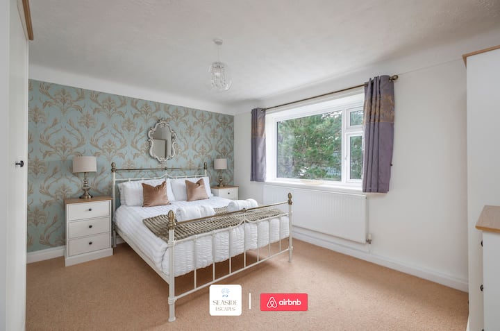 Sandbanks Peninsula | Beach | Corfe Castle | 4gst - Branksome Chine Beach
