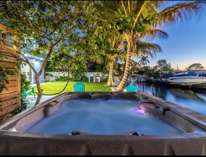 Hot Tub! Roof Top! Firepit! Boat Dock! - Broward County, FL