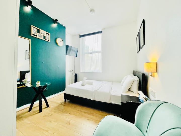 Modern City Apartment - London