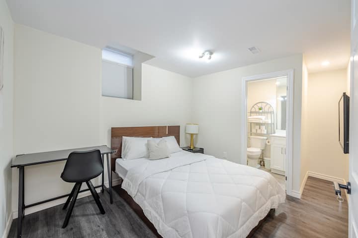 Exquisitely Furnished Room #2 - Oakville