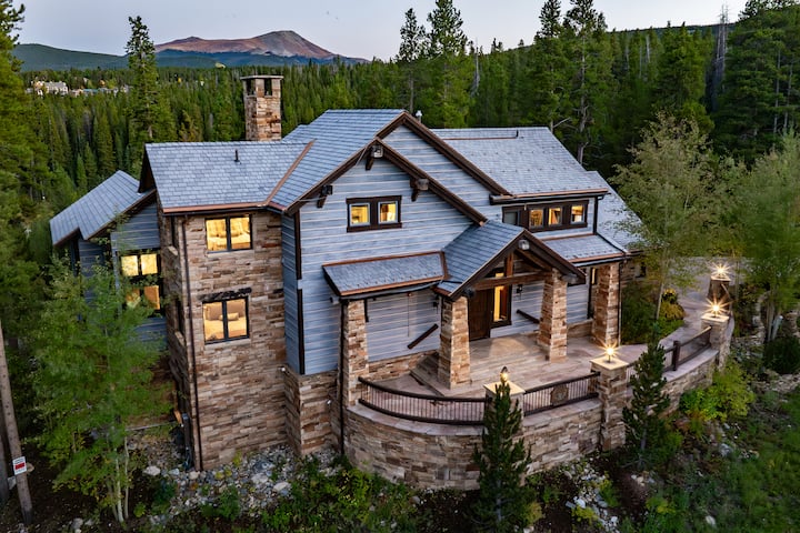 Snowflake Château: Ski In/out, Hot Tub & Sauna. - Breckenridge, CO