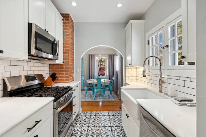 Adorable Home East Of Downtown & Co College - Colorado Springs, CO