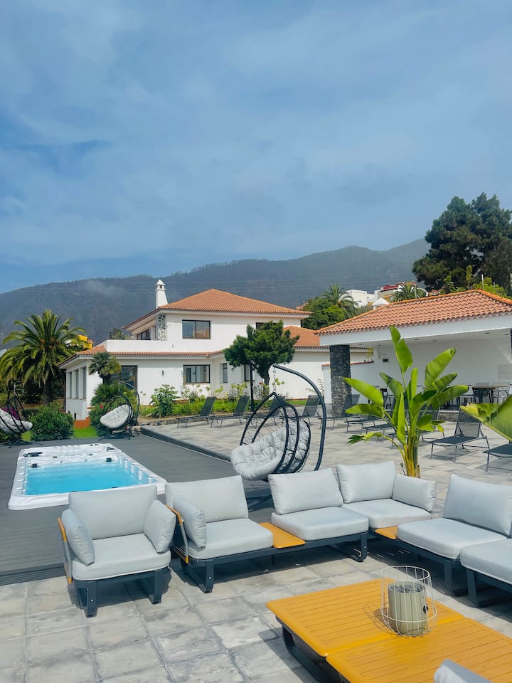 Dragon Tree Luxury Estate | 7br | Heated Pool | - Tenerife