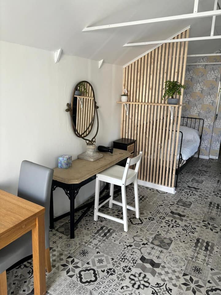 Private Apartment With En-suite - Bournemouth