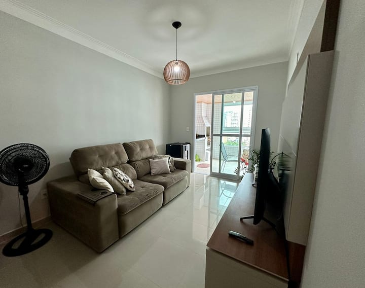 Apartamento Com Ampla Varanda - Praia Grande