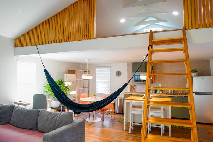 Dreamy Getaway Loft | Close To Everything - Miami Springs, FL