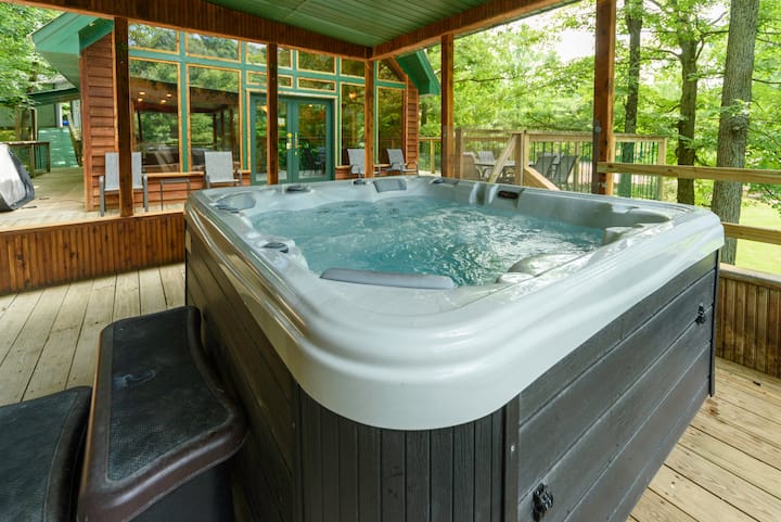 Winter Escape! Hottub, Gameroom, Privacy, Slps12+ - Perks, IL
