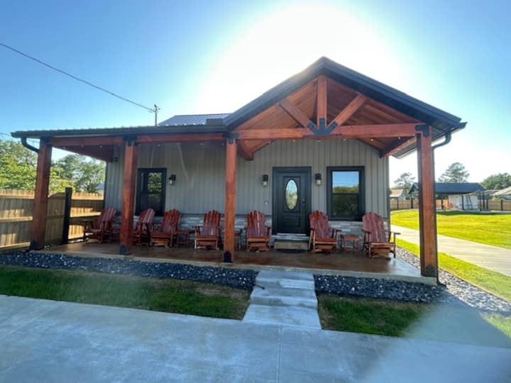 Jack's Place 5 Bedroom 3 Bath - Lynchburg, TN