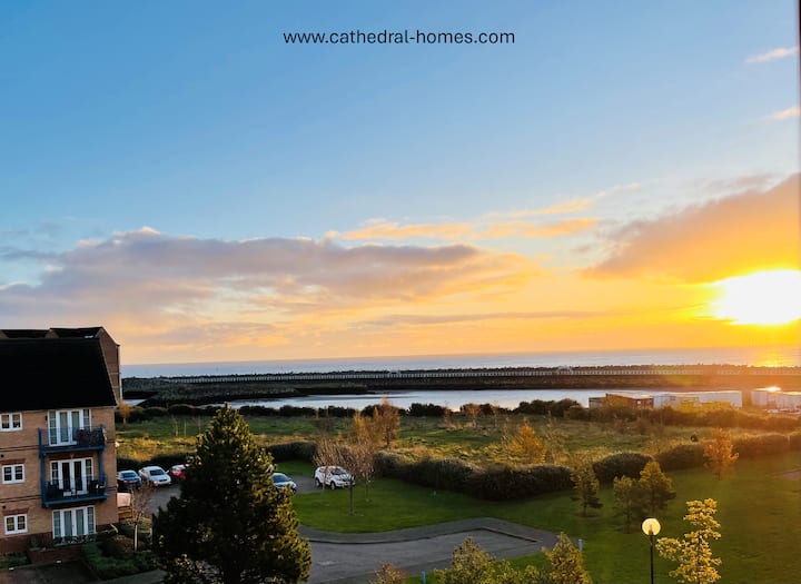 Workers Retreat - Sea View + Parking - Hartlepool