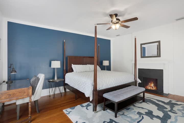 Stylish Apartment In Historic Downtown Duck Pond - Gainesville, FL