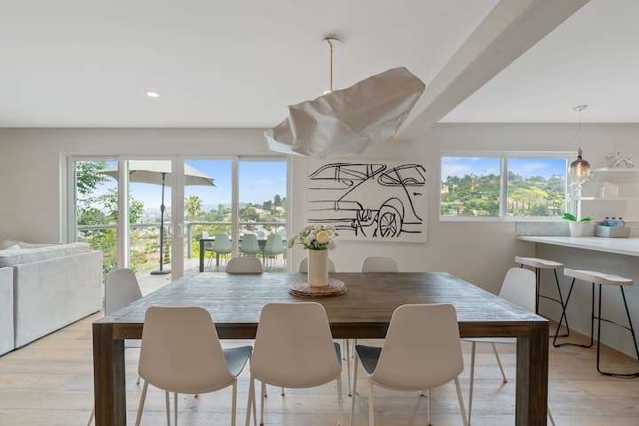 Panoramic La Views - Modern & Cozy Retreat - Los Angeles, CA