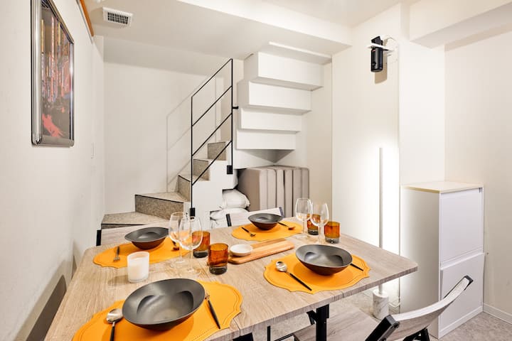 新宿4分/静かな裏通り/ホームシアター完備/四谷三丁目駅徒歩5分/7-eleven徒歩1分/102 - Shinjuku City