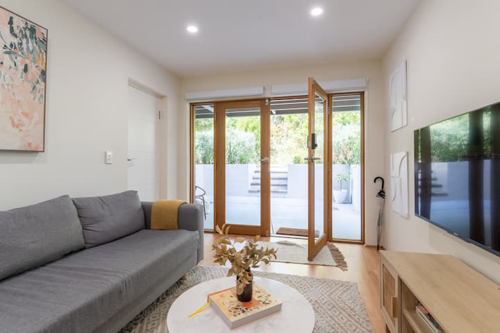 Hills Hideaway - Stirling SA, Australia