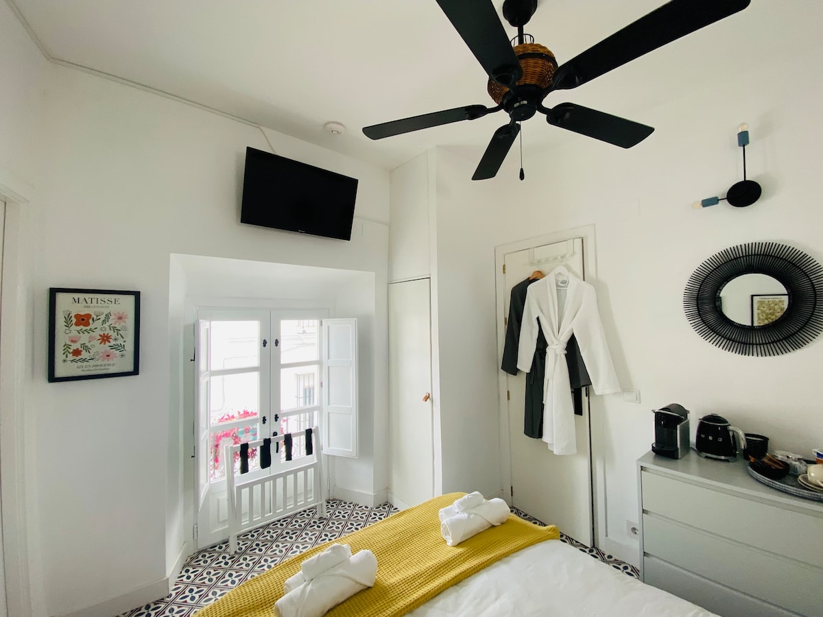Victoria Seis double room with roof terrace - Houses for Rent in Medina ...