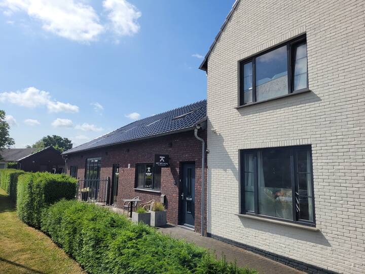 Stijlvolle En Luxe Kamer In B&b - Maaseik