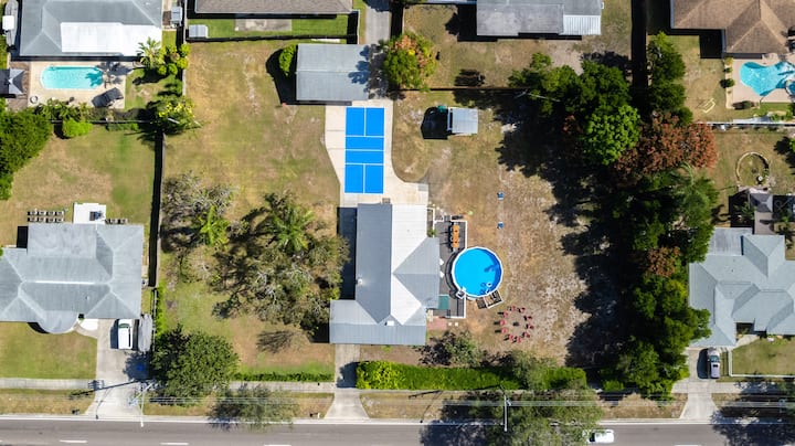 Pickleball, Disc Golf, Hot Tub, Pool & Large Yard! - Clearwater, FL