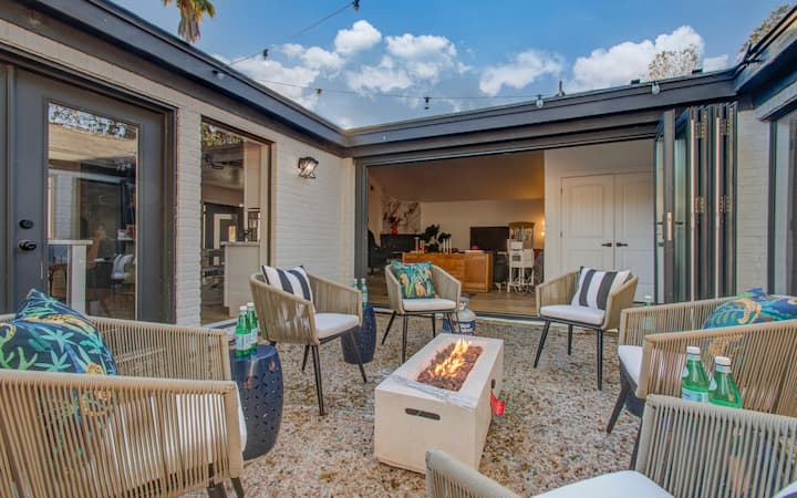 Luxe Jungle Escape | 5br | Hot Tub + Games - Houston, TX