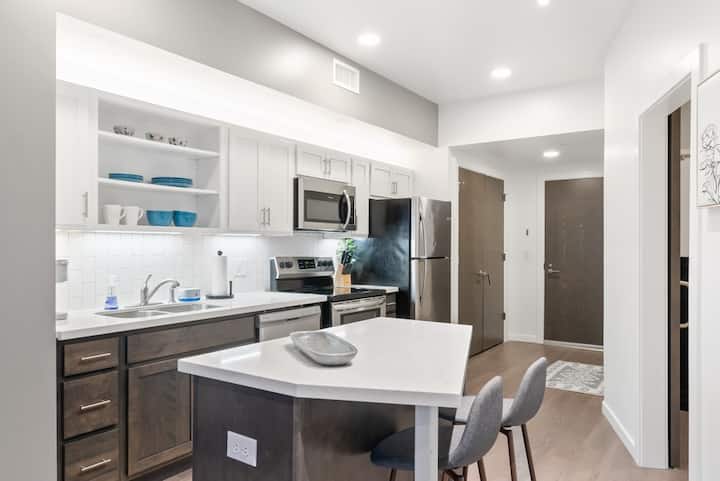 Top Floor Scenic Apartment - Waterloo, IA