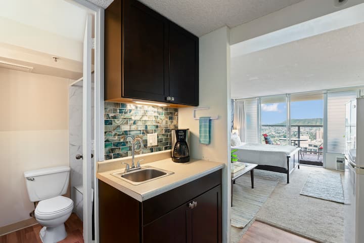 "Ocean View" Studio High Floor - O‘ahu, HI