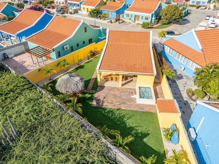 Hot Tub, Private Backyard, Pool Access - Aruba