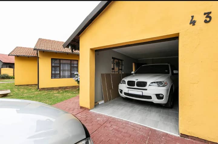 Luxurious Room In Alberton During Holiday - Katlehong