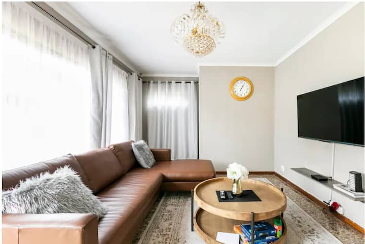 Self Check In Guest House With A Huge Secured Yard - Alberton