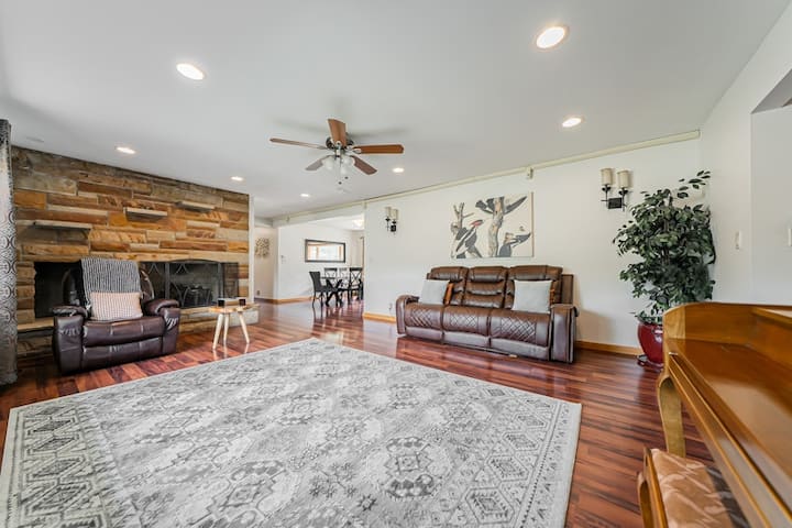 Fairlawn 327 | 6 Br • 2f & 4h Bathrooms - Peninsula, OH
