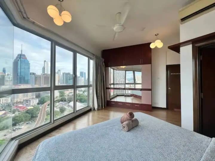 Dazzling 3br With Balcony@regalia Suites - Kepong