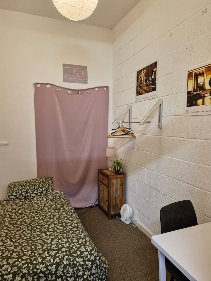 Single Room In Creative Co-working Warehouse - The Angel - London