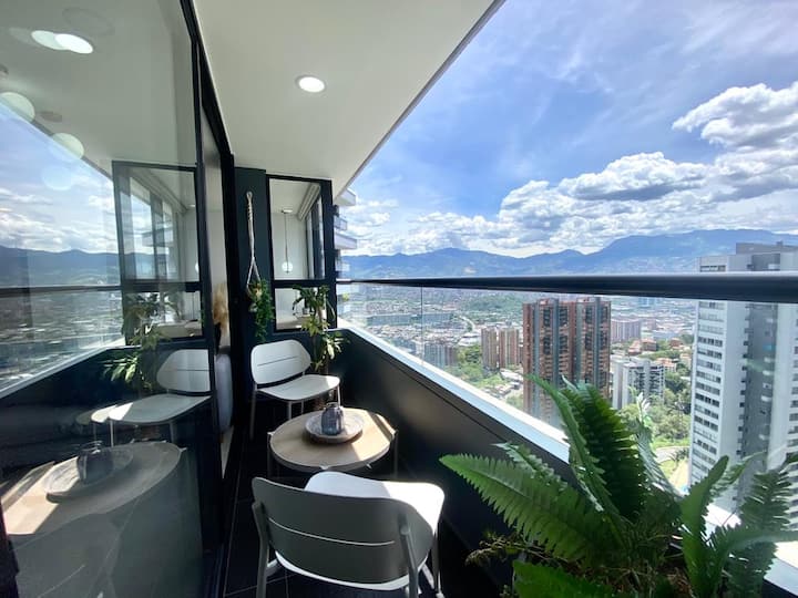 Apartment W Luxury/ Balcony + Fast Wi-fi - Medellín