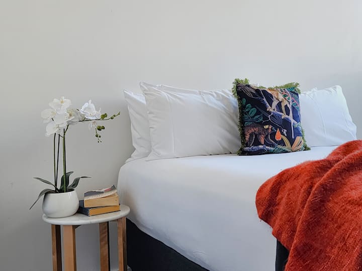 Supercool Industrial 4 Bedroom Apartment Near Cuba - Wellington