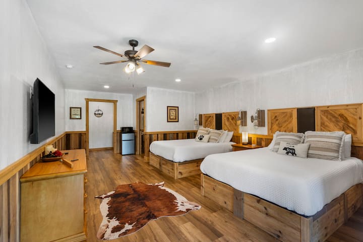 4 Bears Lodge #3 At Lake Taneycomo - Pool, Dock - Bull Shoals Lake