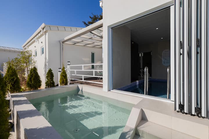 프라이빗 독채 풀빌라
- 경주보문근처|키즈풀빌라|장기할인|호텔침구 - 경주시