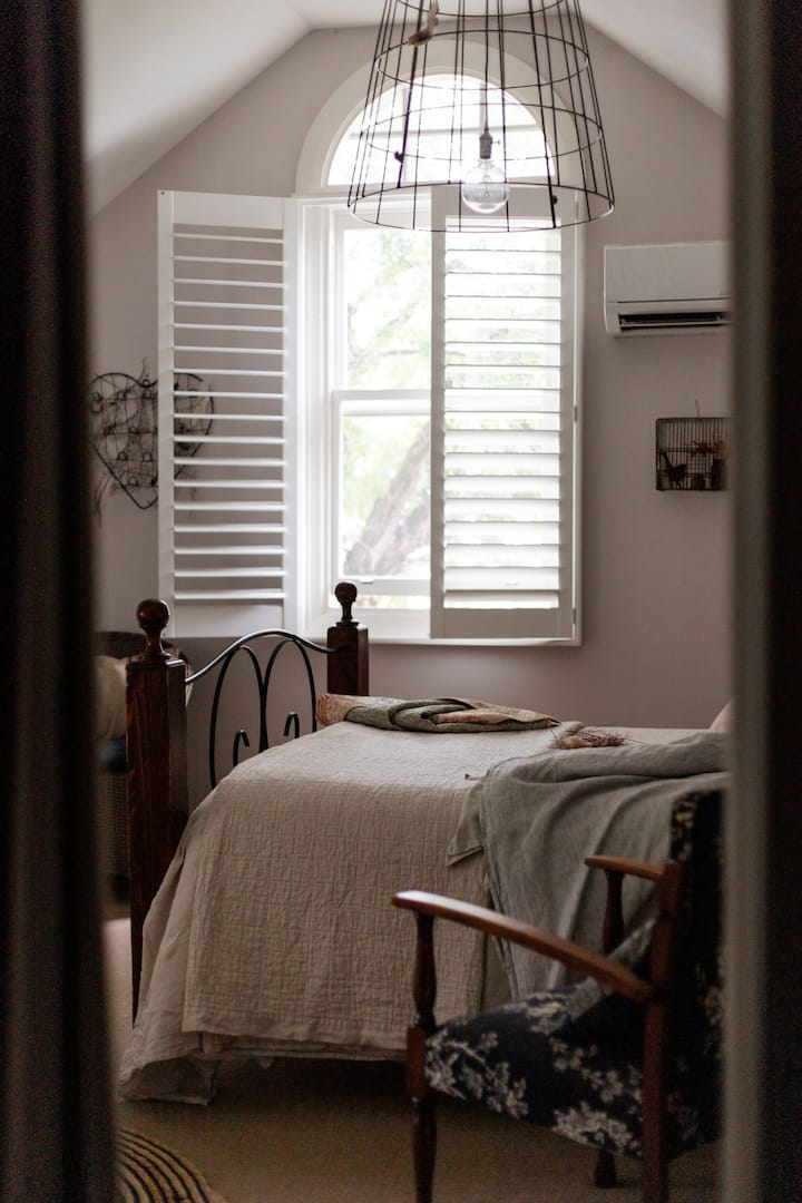 The Birdhouse - Romantic Hideaway In The Trees. - Wentworth Falls