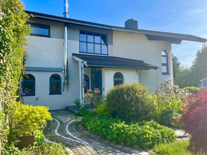 Spacious Villa With Garden & Sauna For Groups - Traunreut