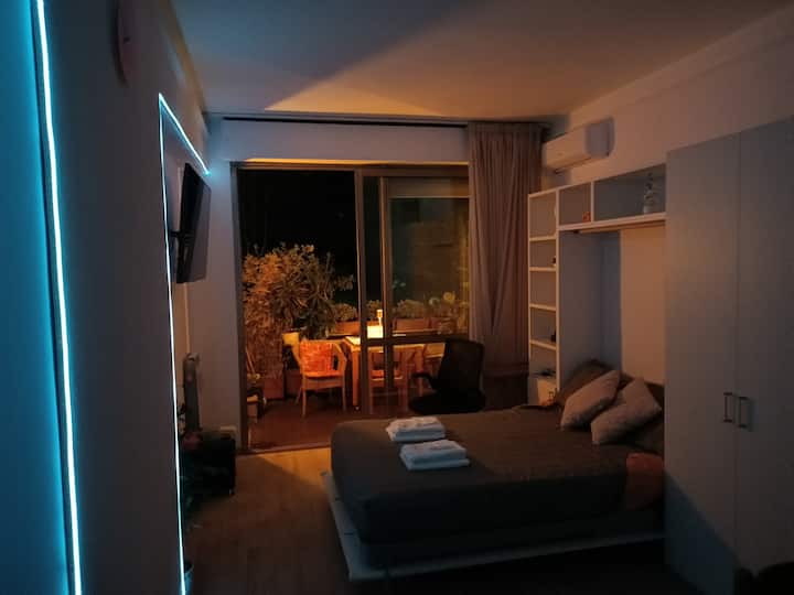 Maurizio's Green Oasis Studio: Parking & Metro - Rom