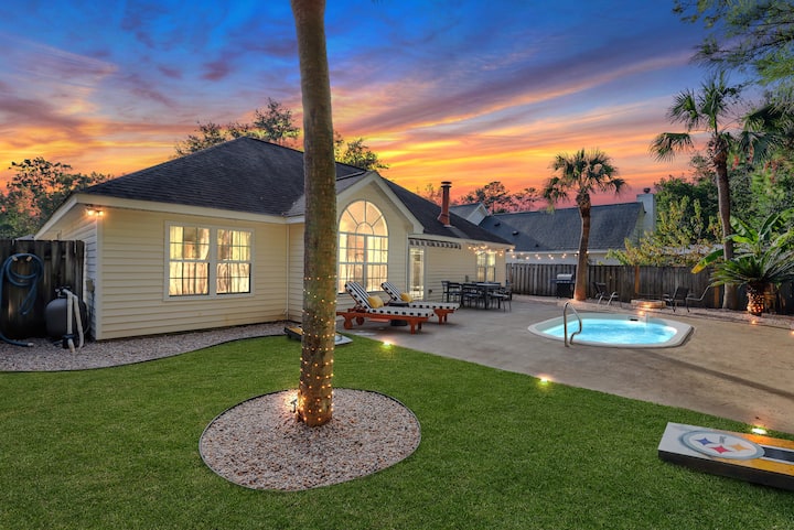 Only 9 Miles To Downtown | Poolgame Roomfire Pit - Savannah, GA