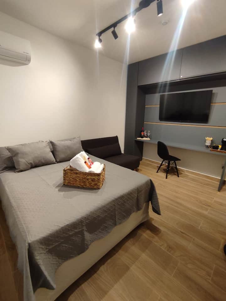 Apto C/ Saída Para A Praia | Ar | Wi-fi 300mb - Santos