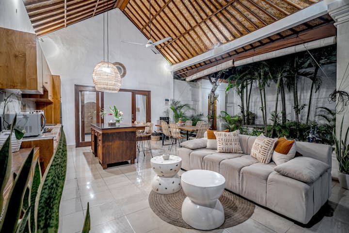 Home In Central Seminyak | 3br Floating Breakfast - Seminyak
