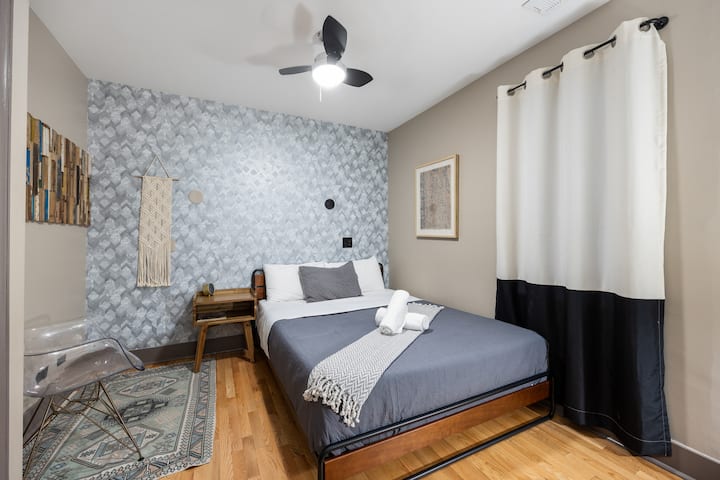 Dubois Guest House Room 101 - Chicago, IL
