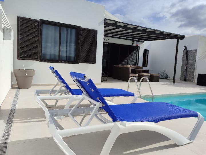 Playa Blanca. Villa Con Piscina, 3 Habitaciones. - Playa Blanca, Las Palmas, Spain