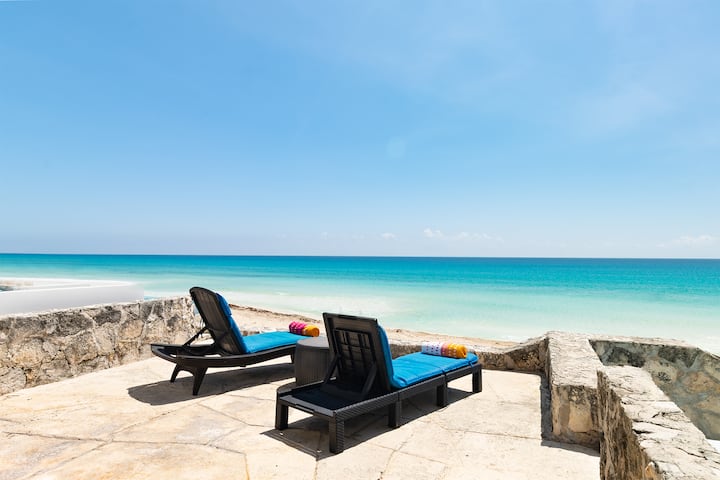 Oceanfront Villa Dolphin's Beach - Cancún